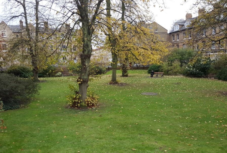 Oxford Parks: Wellington Square - A Quiet Corner